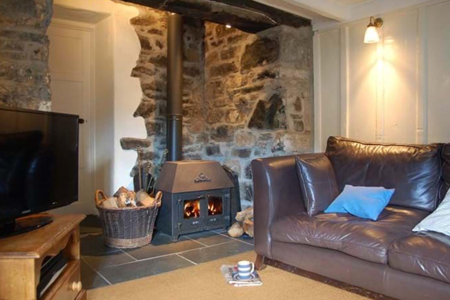 Pebbles Family Holiday Cottages in Cadgwith Cove, West Cornwall