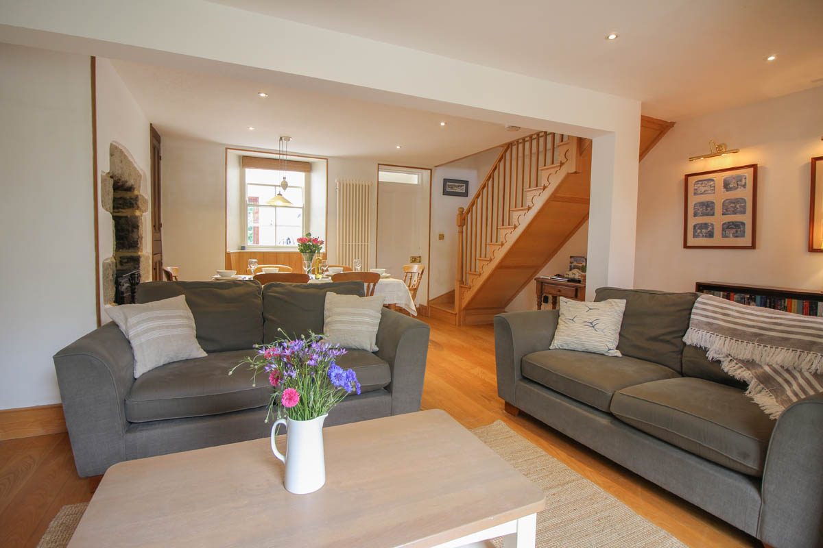 Pebbles Family Holiday Cottages in Cadgwith Cove, West Cornwall